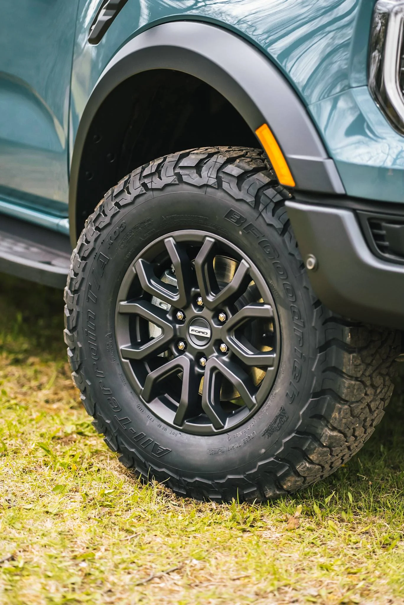 My Hands-On Experience With The 2024 Ranger Raptor! (Azure Gray ...