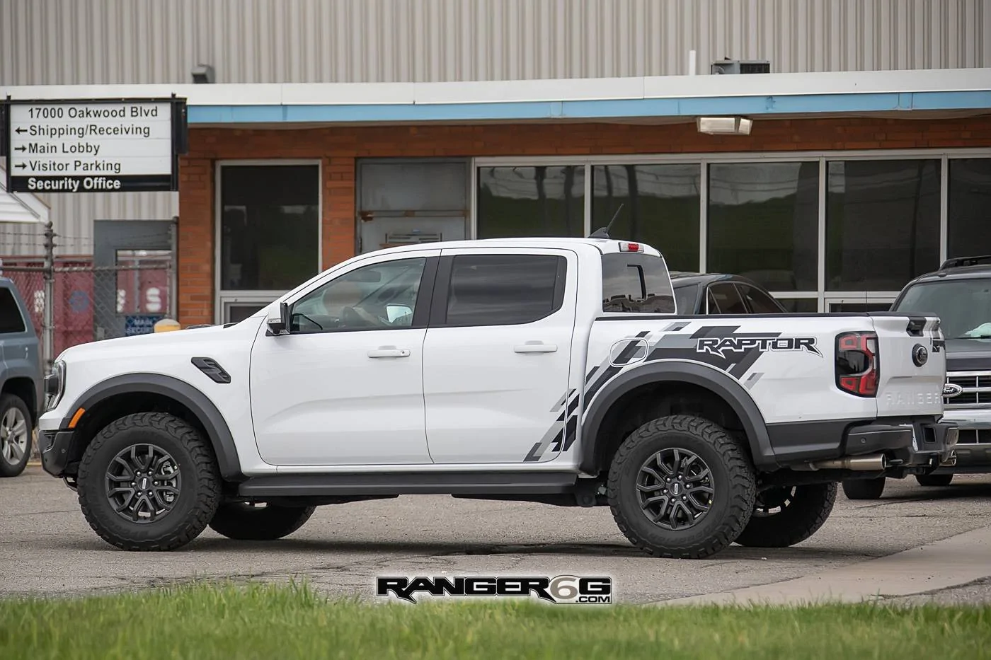 Spied: 2024 Ranger Raptor Wearing Raptor Graphics Package 📸 | Ranger6G ...