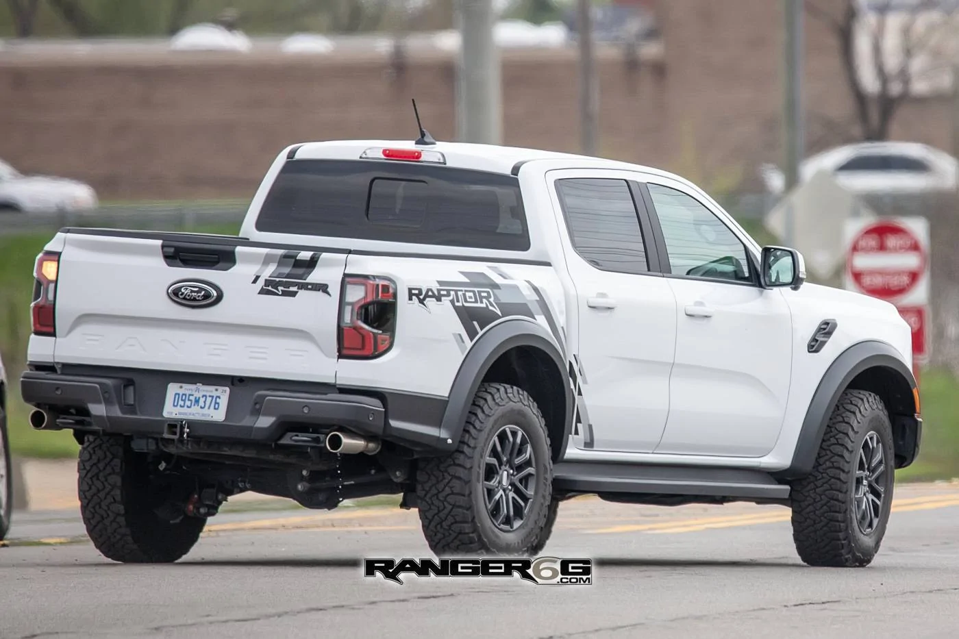 Spied: 2024 Ranger Raptor Wearing Raptor Graphics Package 📸 | Ranger6G ...