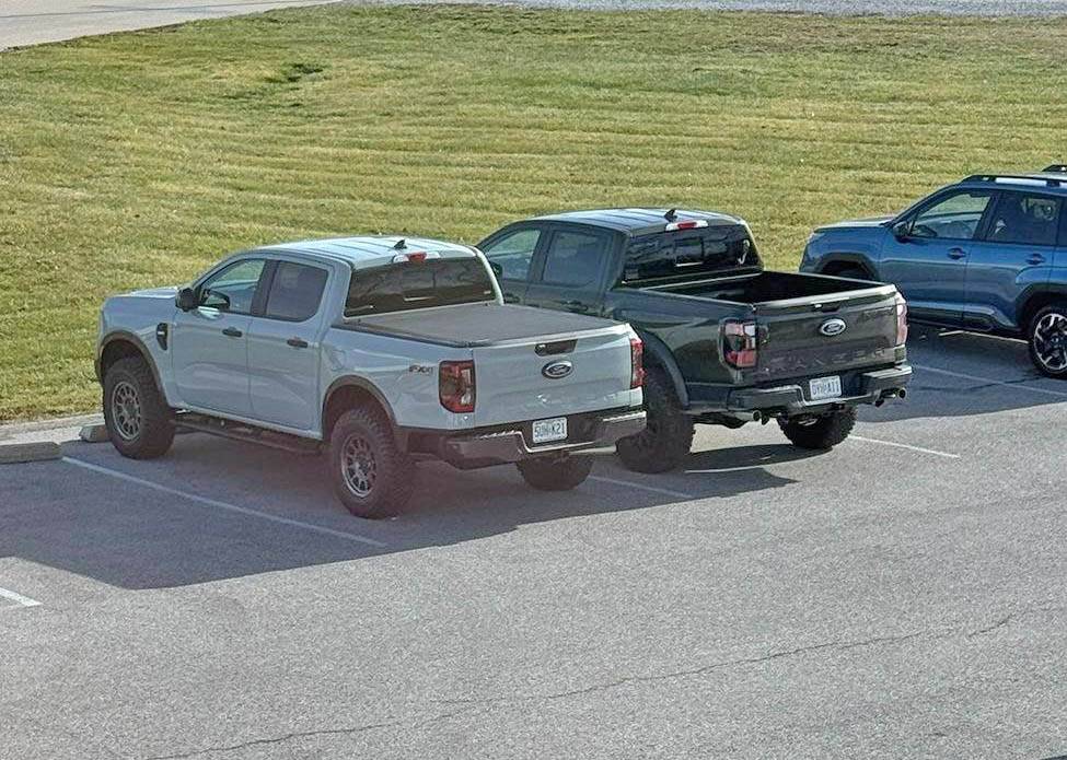 XLT FX4 with 2" Level and 285/70R-17 on Method 703 Wheels (vs. Ranger ...