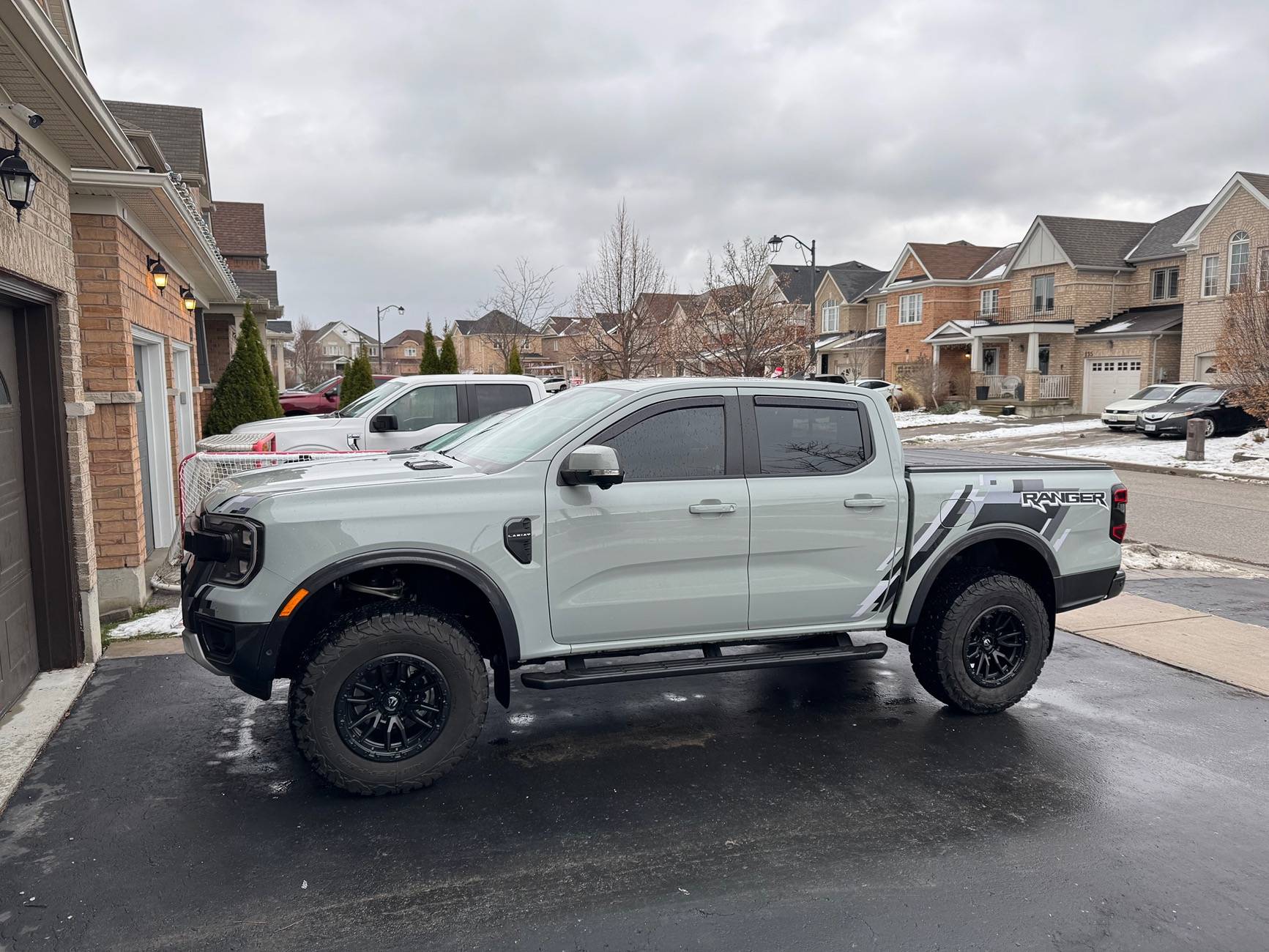 XLT FX4 with 2" Level and 285/70R-17 on Method 703 Wheels (vs. Ranger ...