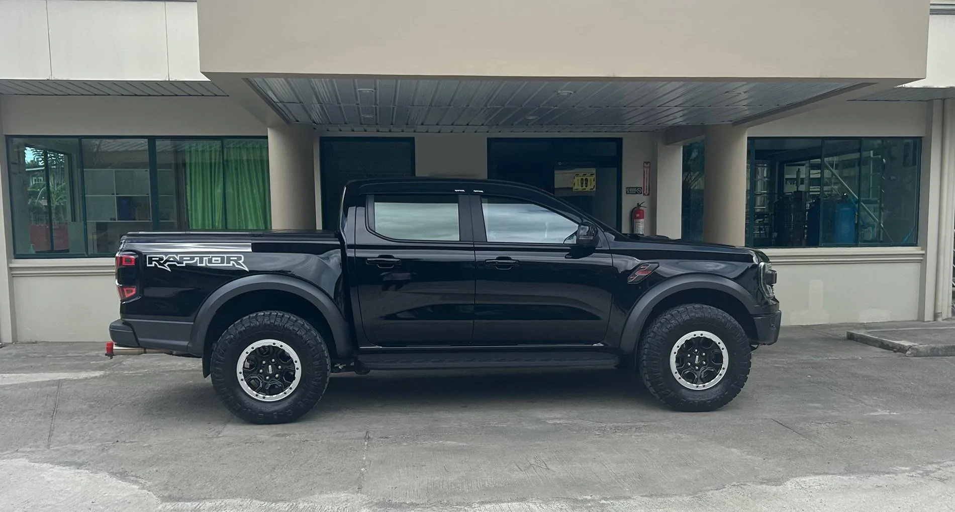 Finally installed the Bronco SAS rims with 305/70 Ridge Grapplers ...