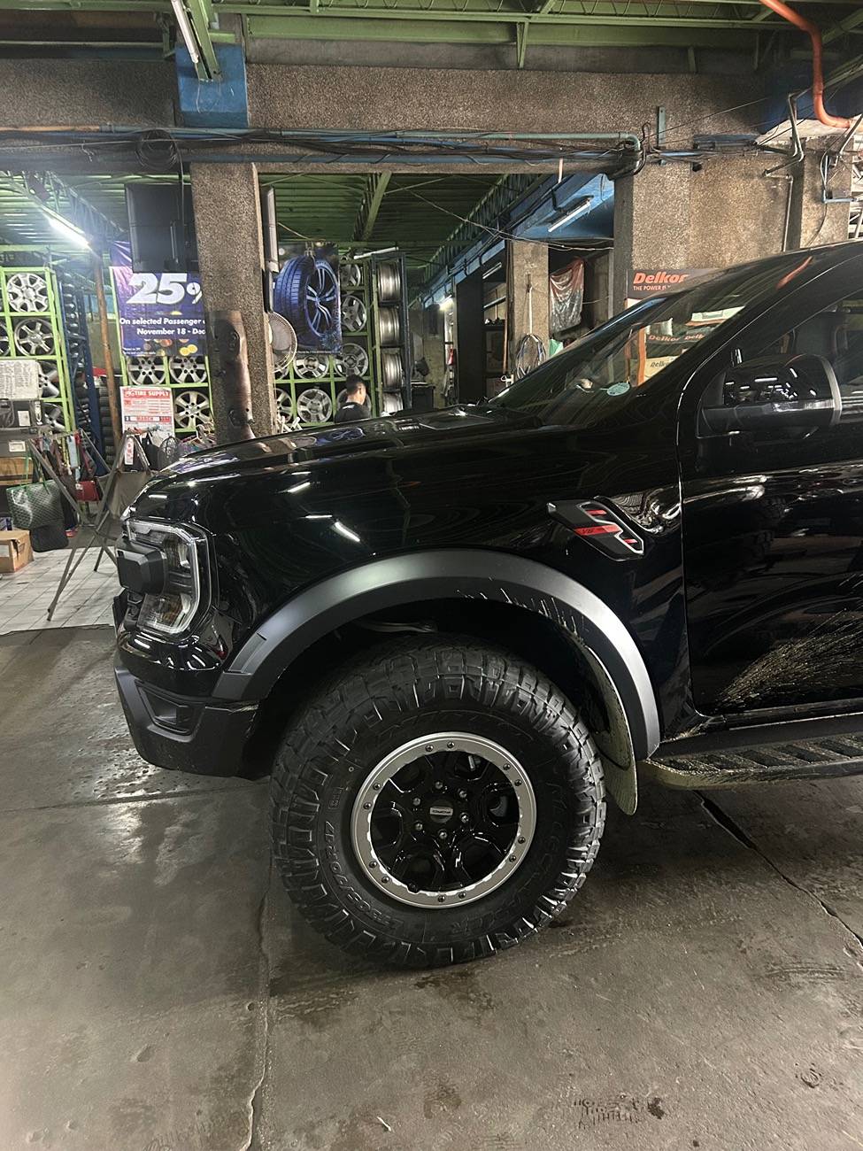 Finally installed the Bronco SAS rims with 305/70 Ridge Grapplers ...
