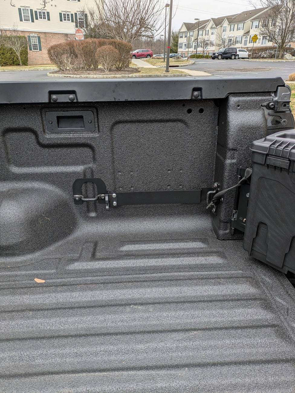 UnderCover Pivot Storage Box in my 2025 Lariat. Install was annoying ...