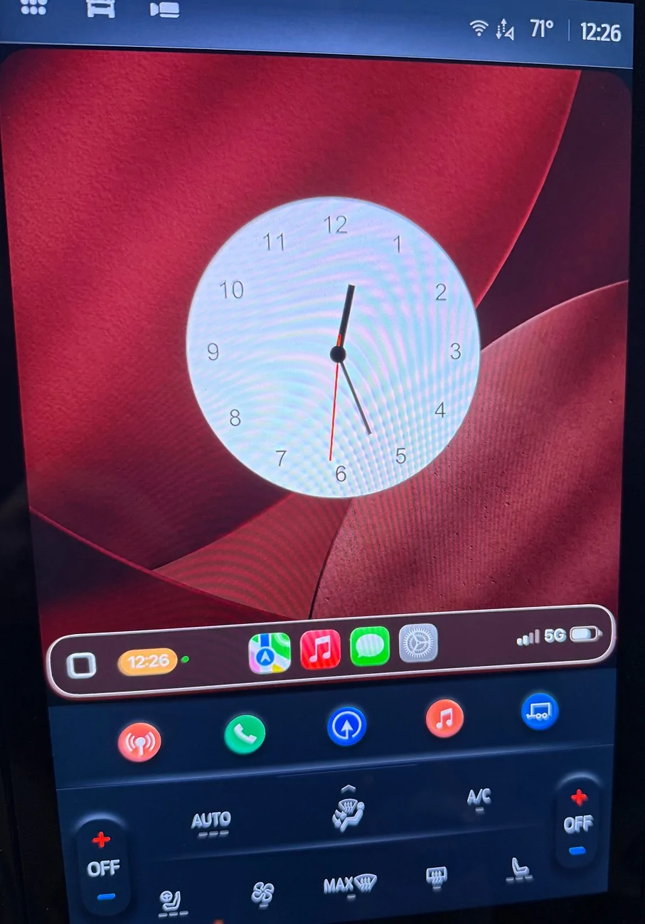 Apple IOS 26 pretty cool - we finally got CarPlay widgets (clocks ...