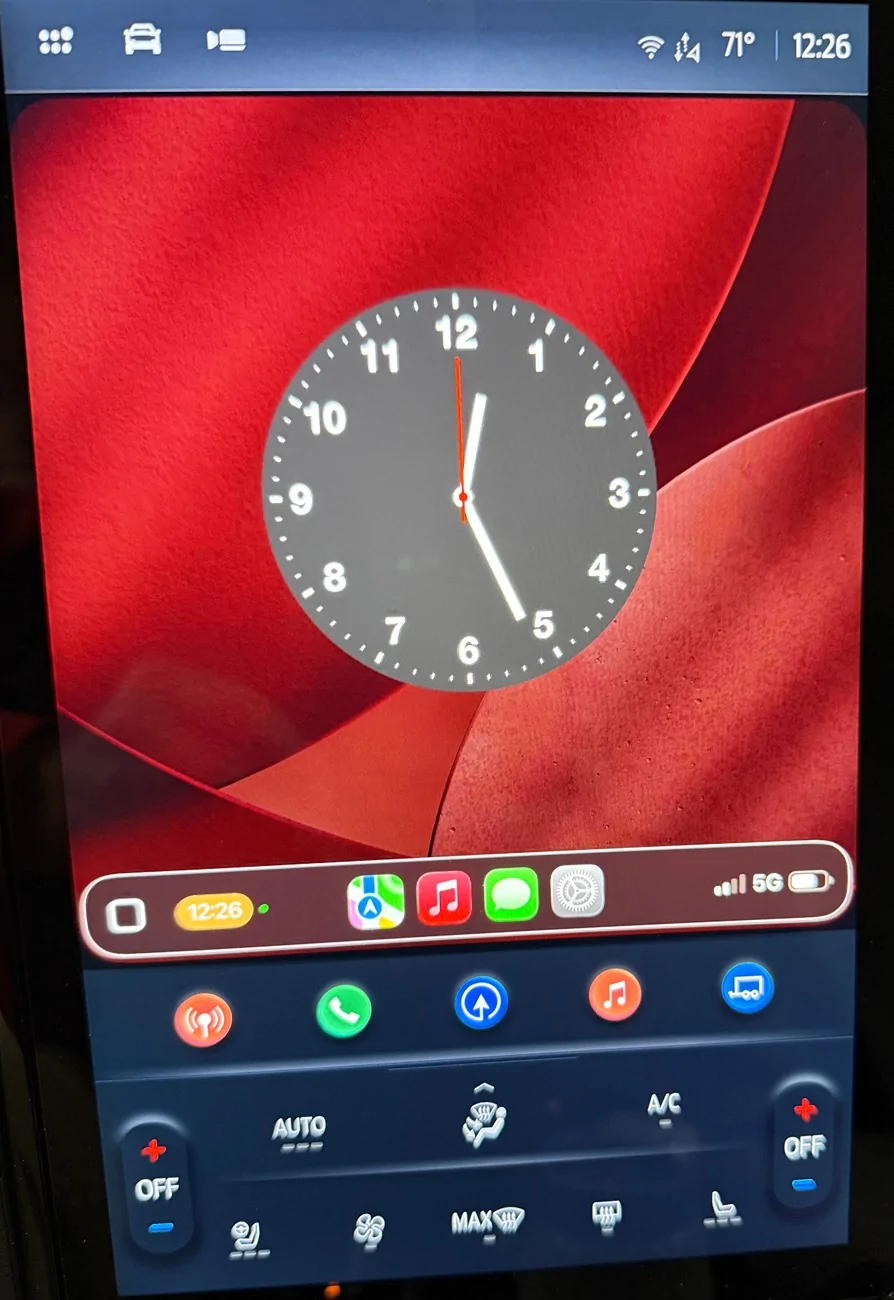 Apple IOS 26 pretty cool - we finally got CarPlay widgets (clocks ...
