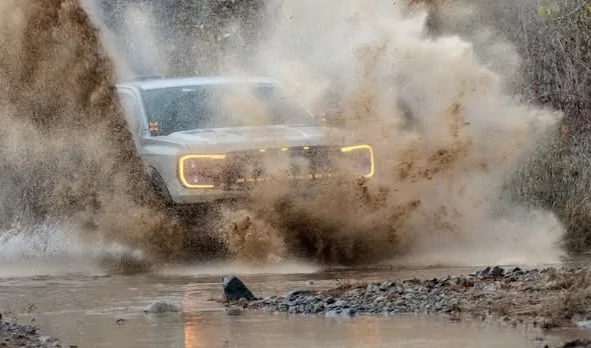 Ranger Raptor at Dirtfish Rally School 4x4 track - lotsa water and dirt ...